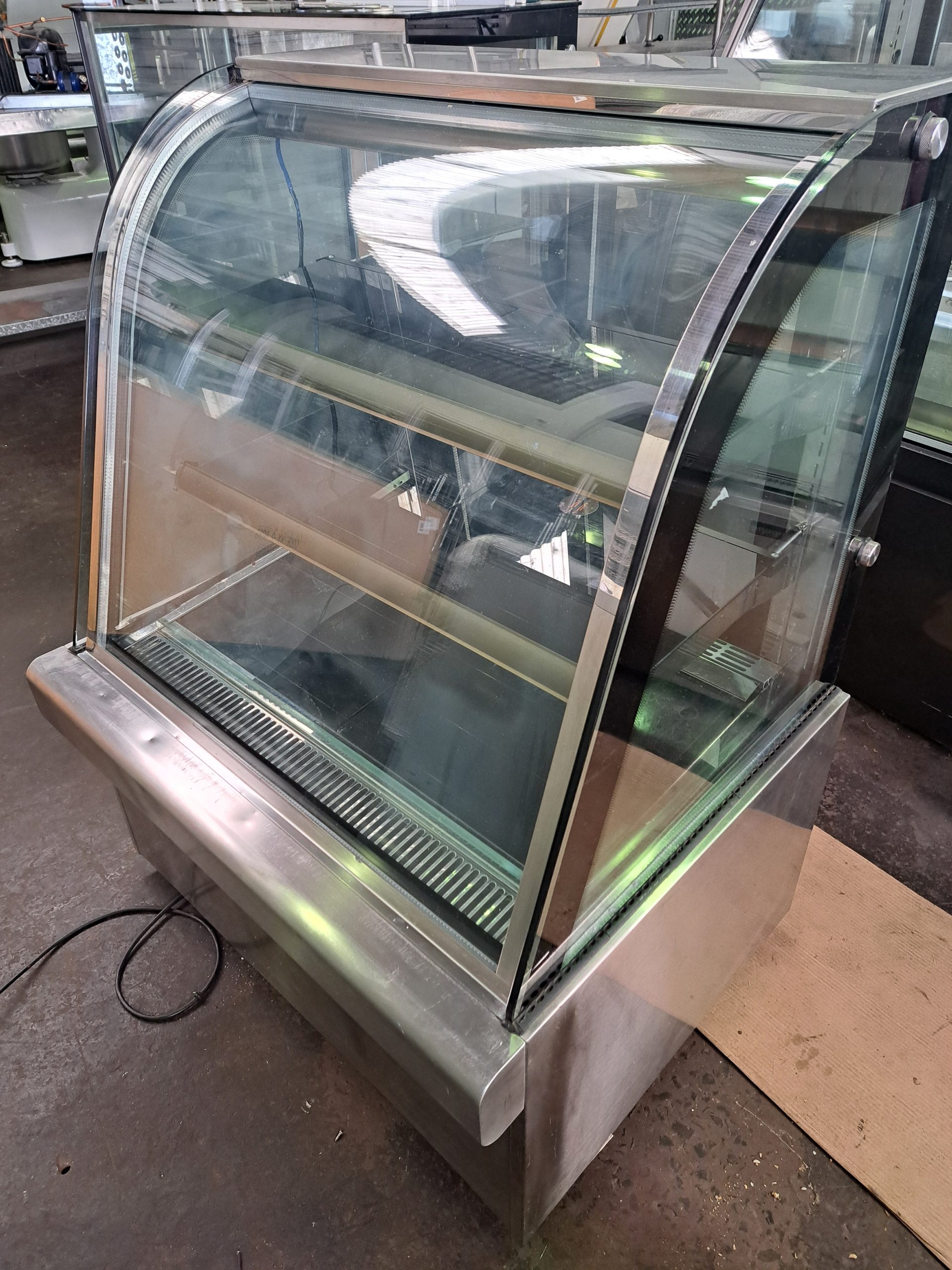 Curved Display Fridge Unit – Suhaim Co