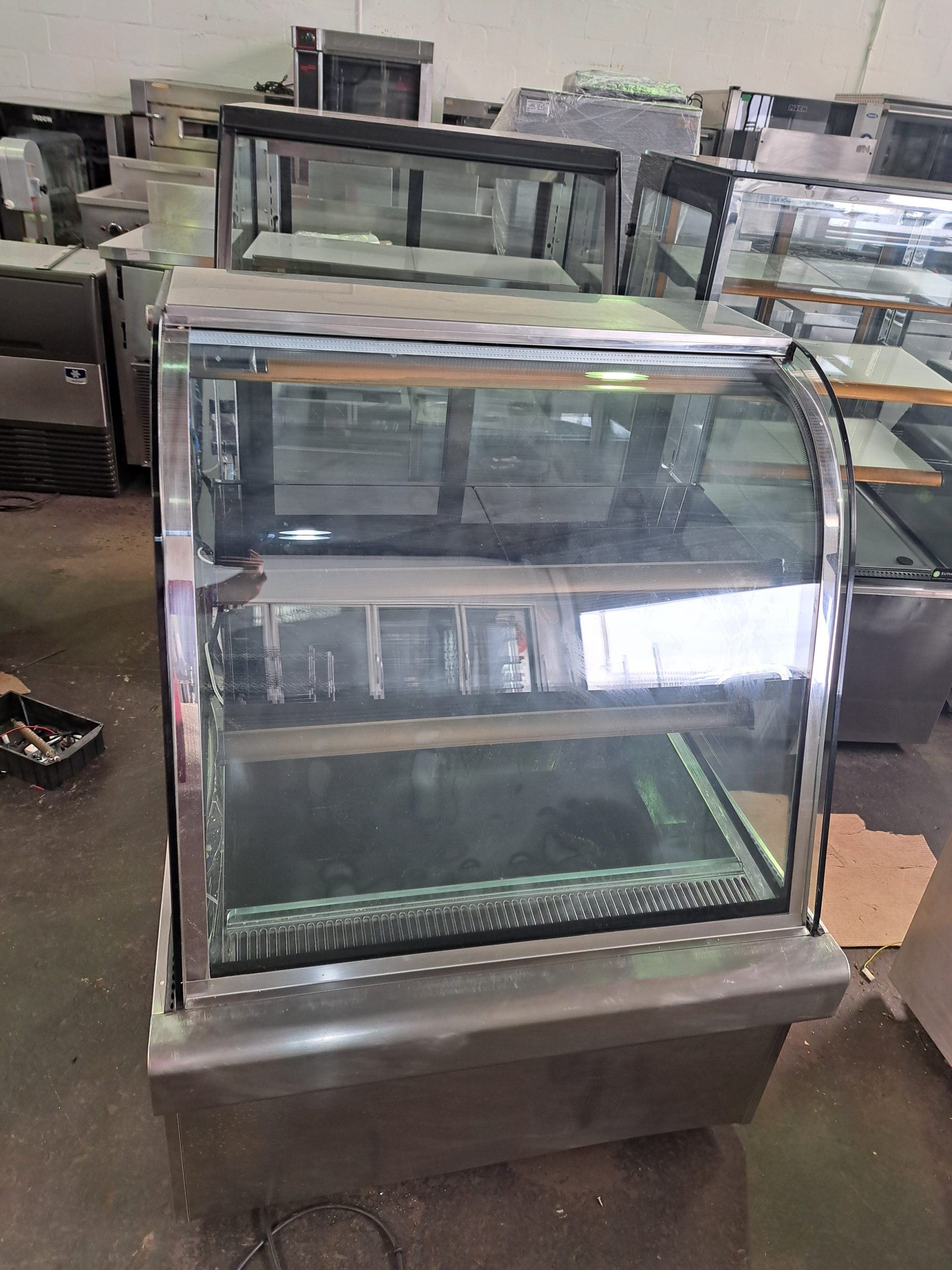 Curved Display Fridge Unit – Suhaim Co