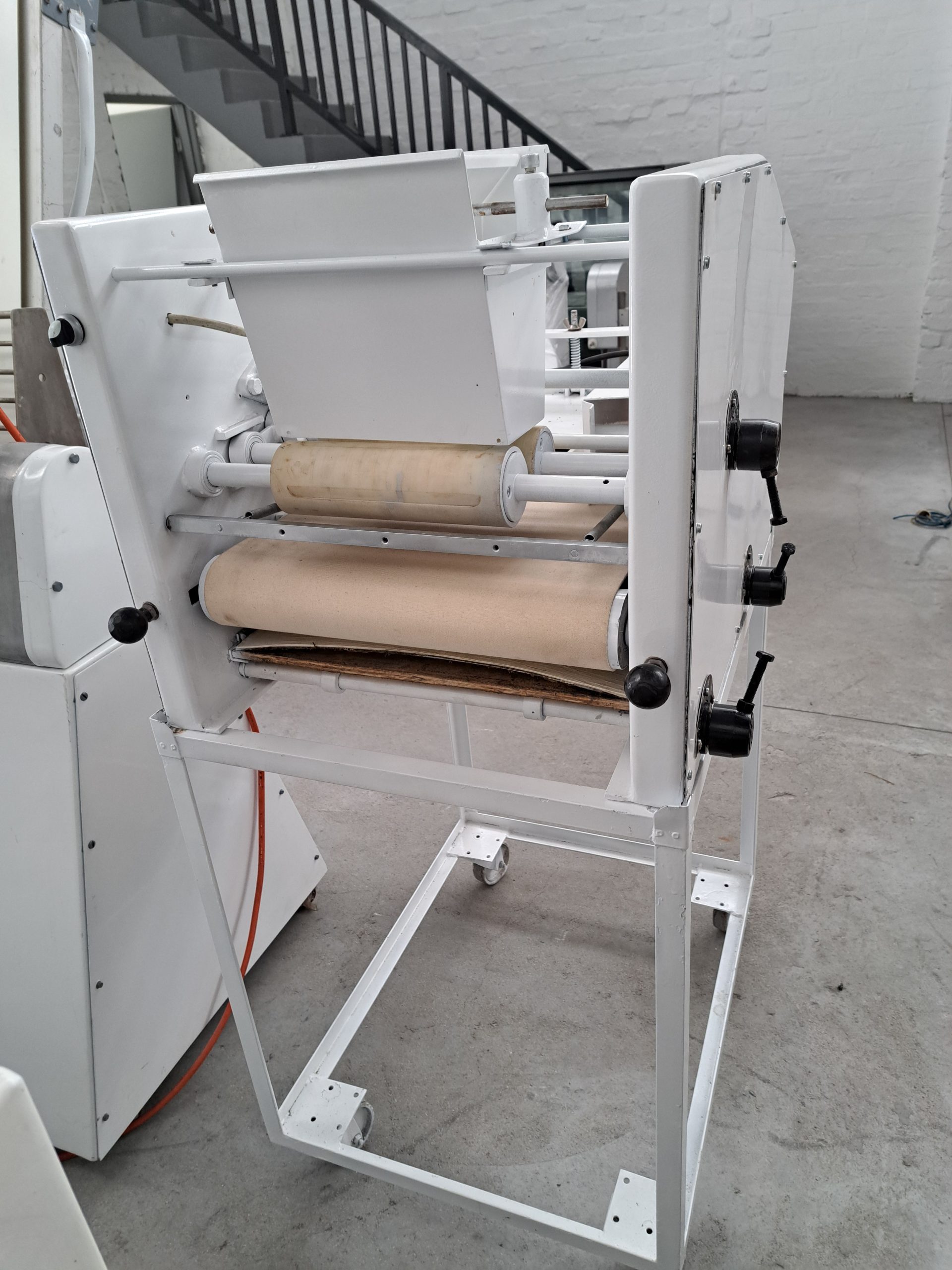 MacAdams Roll and Bread Moulder – Suhaim Co