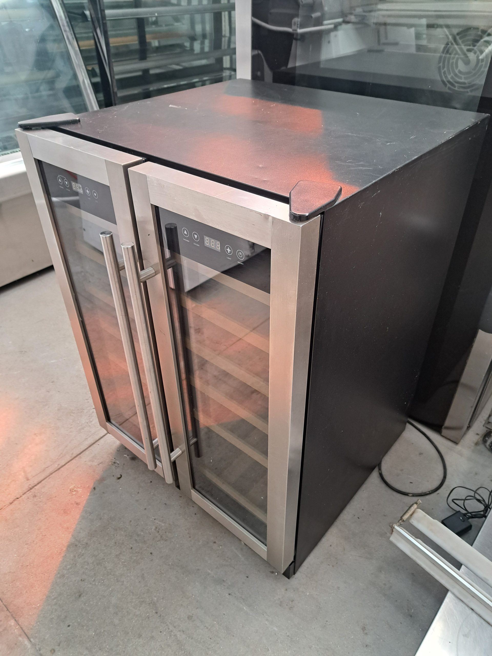 Snomaster 2 Door Beverage Cooler – Suhaim Co