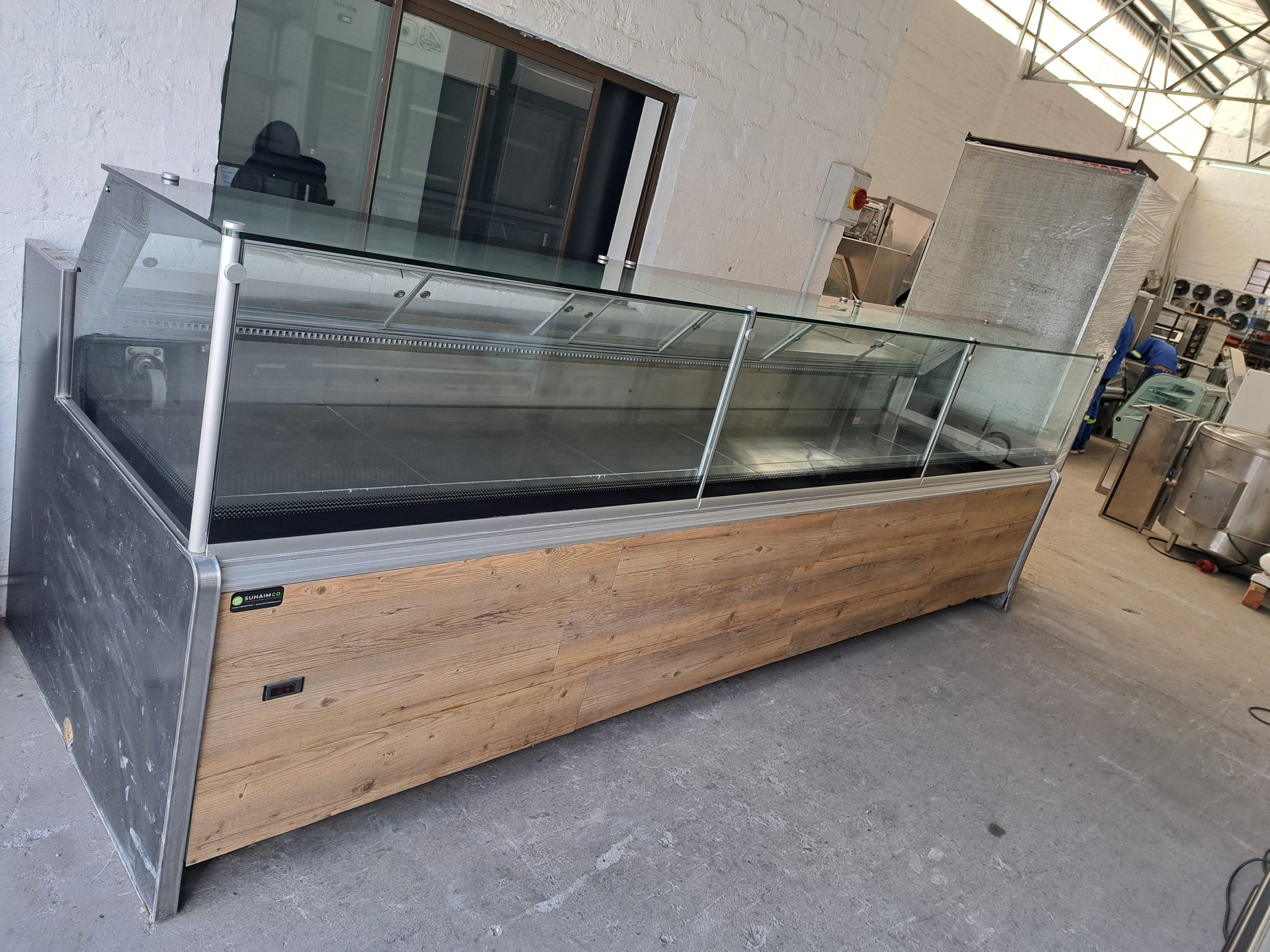 Square Glass Deli Chiller 3750mm – Suhaim Co