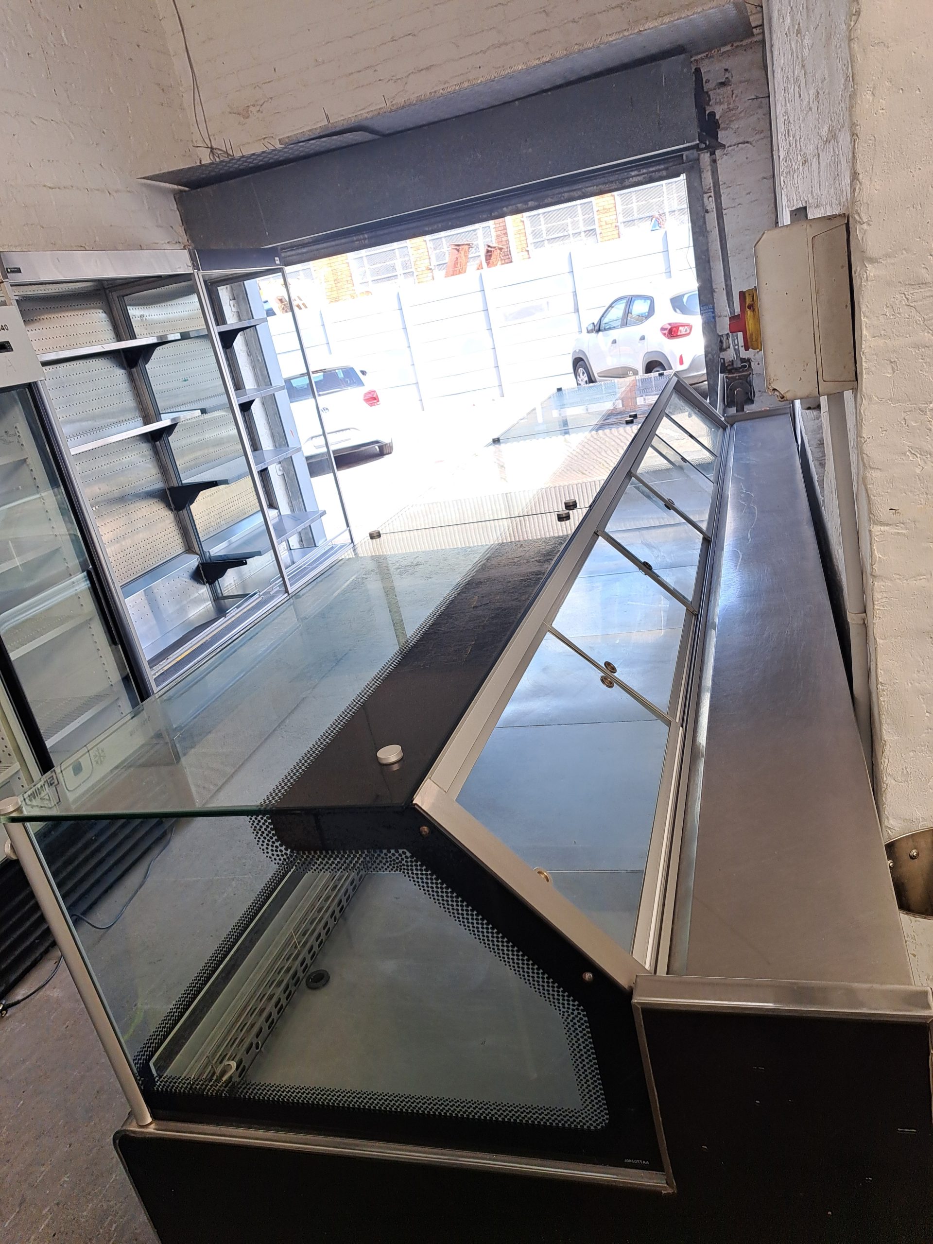 Square Glass Deli Chiller 3750mm – Suhaim Co
